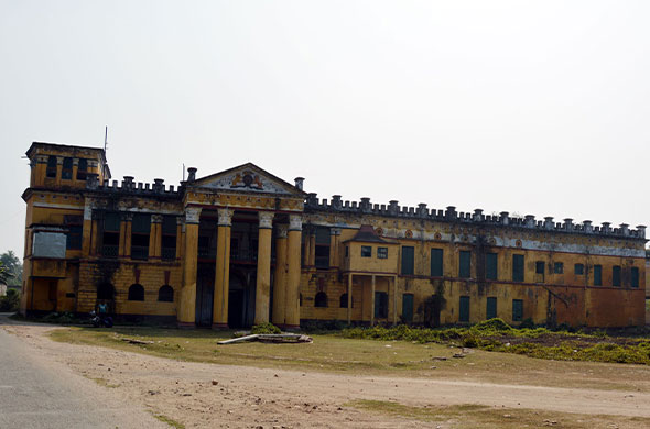 Explore Attractions Around Cossimbazar Palace Roys